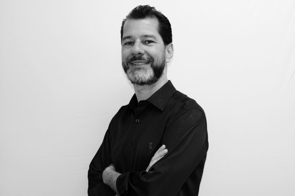 Carlos Caldeira - Editora Pragmatha